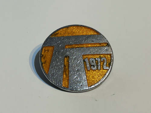 1972 Isle of Man TT Races Enamel Badge by Davis Badge Co ...