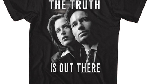 Mulder Scully, The Truth is Out There T-Shirt | area-51