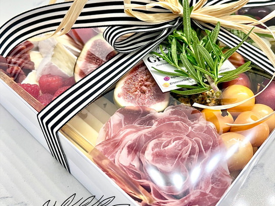 Medium Charcuterie Box | Graze North