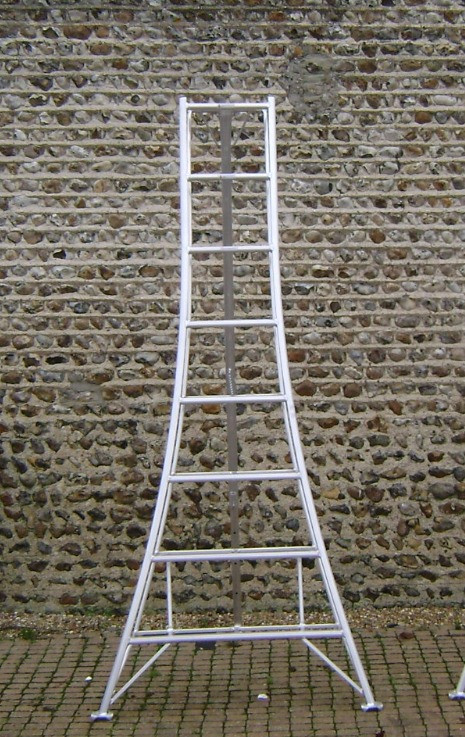 3m Aluminium-Tripod-Ladder -1-adj-leg-Gardening-Hedging