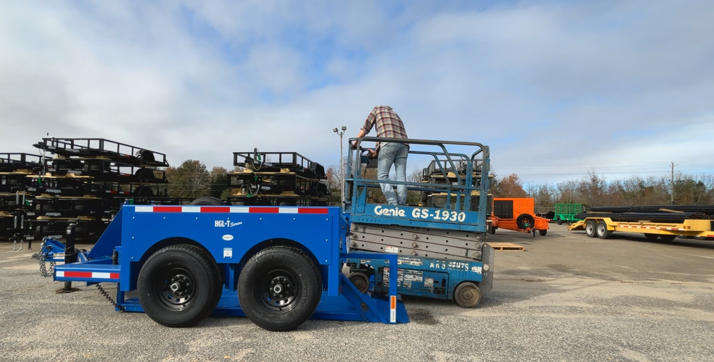 What Is a Drop Deck Trailer? Hydraulic vs. Step Deck Explained