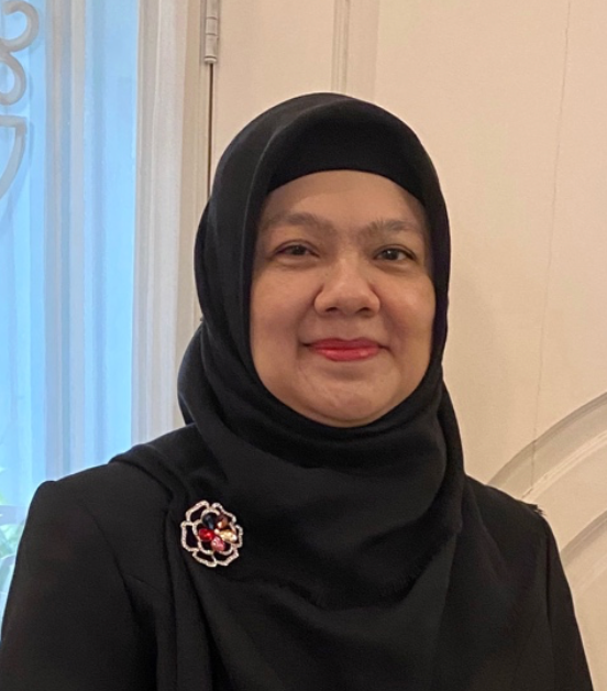 Dr Isti Suharjanti