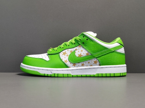 NIKE X SUPREME SB DUNK LOW GREEN [OG] | 모어랙 MORERACK