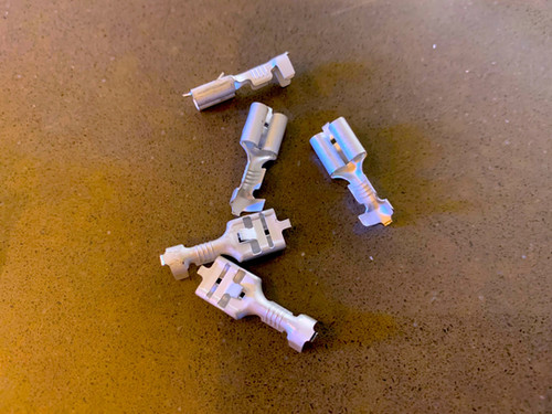 Locking electrical connectors (sold as a 10 pack) | MIC