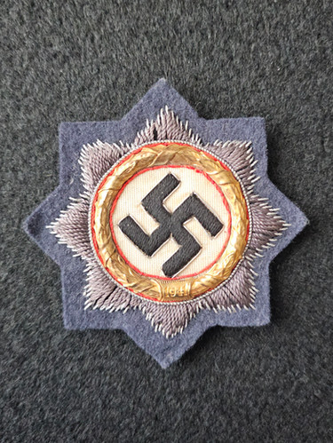 German cross in gold cloth variant for Luftwaffe troops. | Edwardmilitaria