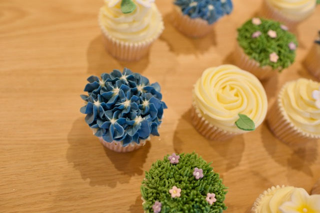 Flowers & Swirls Cupcake Class | The Cake College