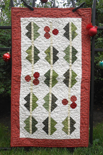 Holly Runner - DIGITAL Download | The Cottage Rose - Q