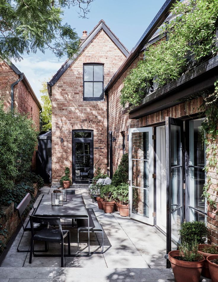 20+ Ideas for a Year-Round Family Courtyard