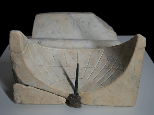 VIRTUAL EXHIBIT - EARLY CLOCKS CABINET 6 | Halim Museum