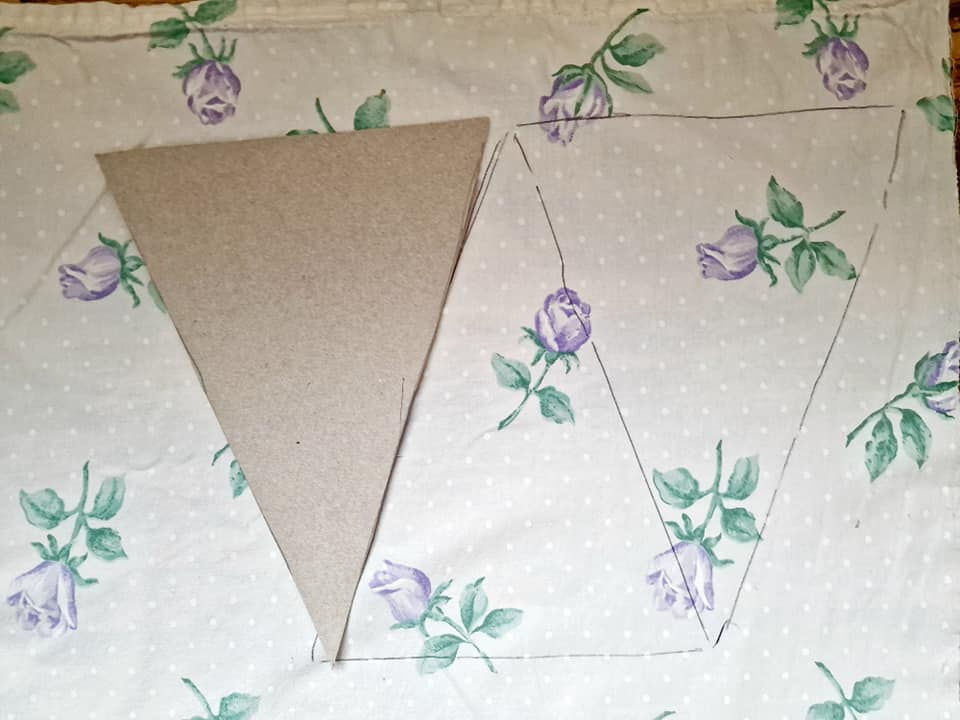 The Easy Way to Make Beautiful Bunting (step by step tutorial with photos)