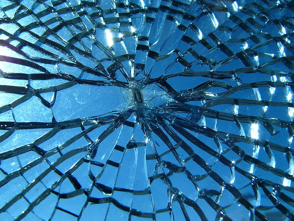 Spontaneous glass breakage - what is the cause and what to do?