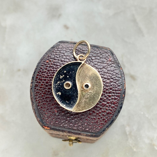 Vintage 9ct gold and enamel Yin and Yang charm | kategoldjewellery