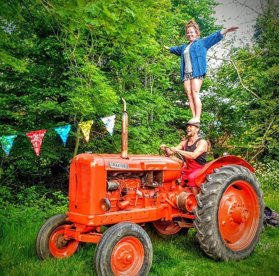 Home |Entertainment Circus Theatre | Farm Yard Circus | United Kingdom