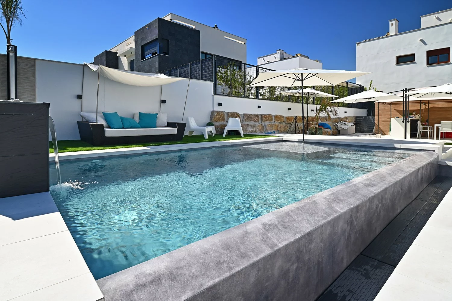 Urban Vogue Liner | Crystal Pools