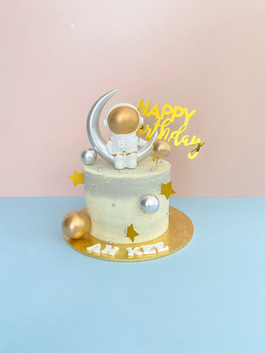 Astronaut Space Cake | Cake Genie Home