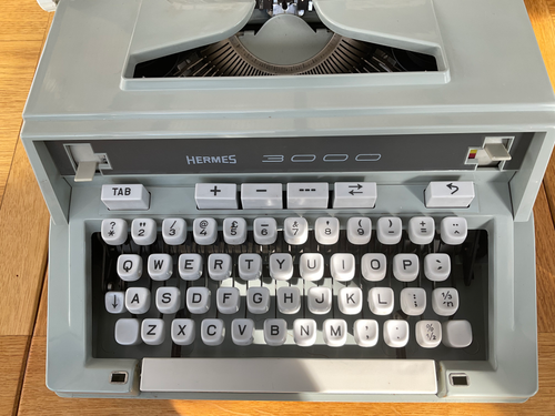 Hermes 3000 Portable Typewriter with Script/Cursive type face ...