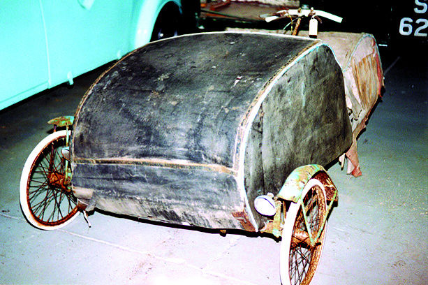 Graham Key - Restoration of a Mochet Velocar Rolling Chassis