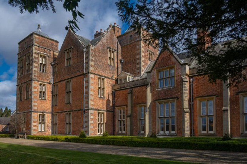 Kiplin Hall: History and Photos