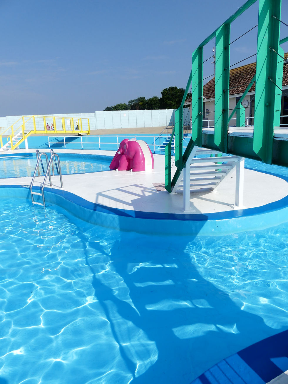 Picture gallery of the Strand Swimming Pool Lido at Gillingham,Kent