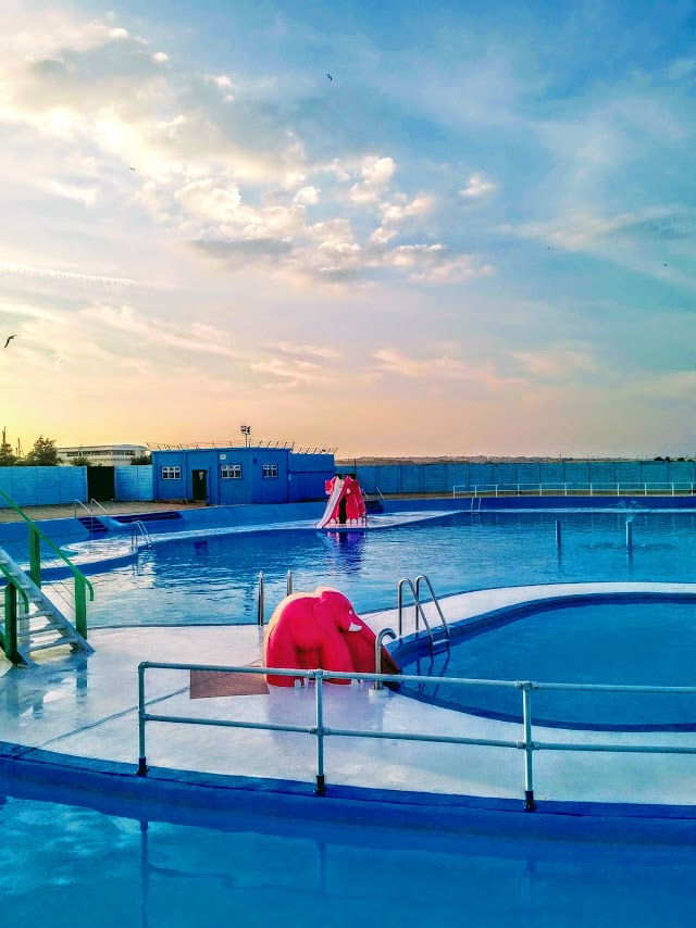 Picture gallery of the Strand Swimming Pool Lido at Gillingham,Kent