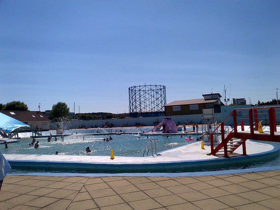 Picture gallery of the Strand Swimming Pool Lido at Gillingham,Kent
