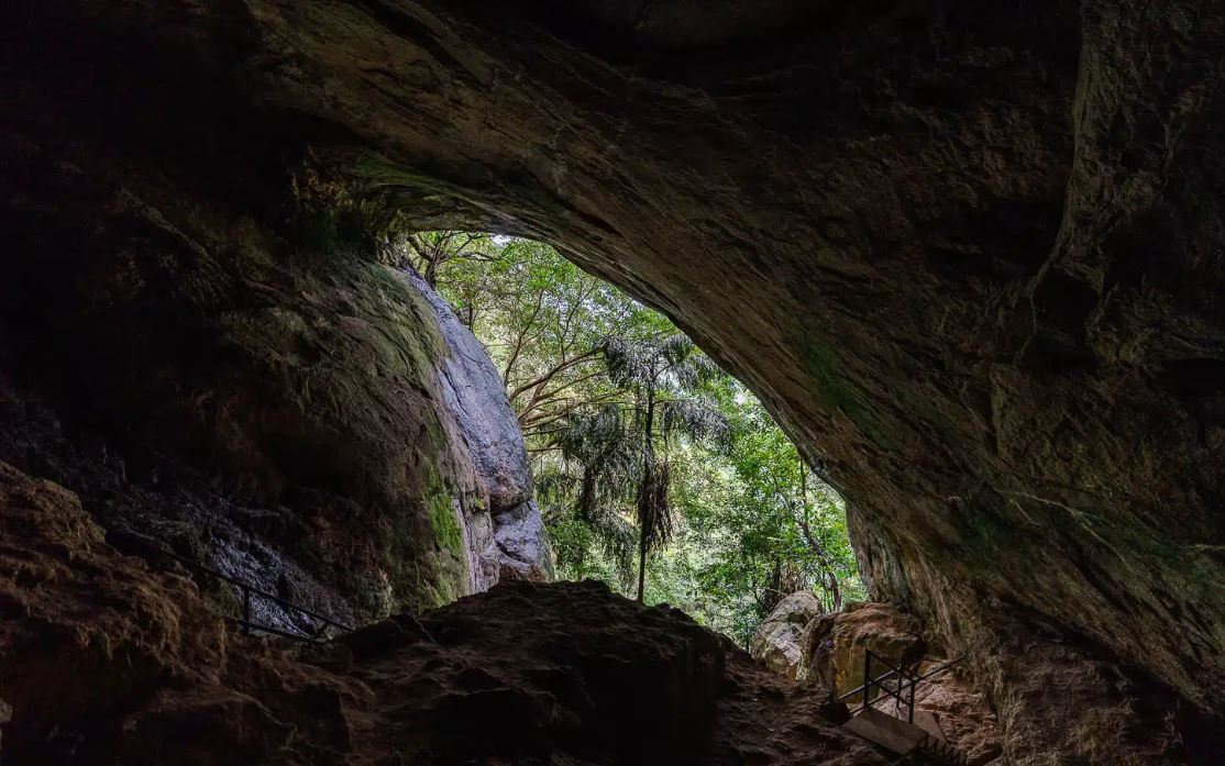 Ravana Cave Sri Lanka | D Asia Travels