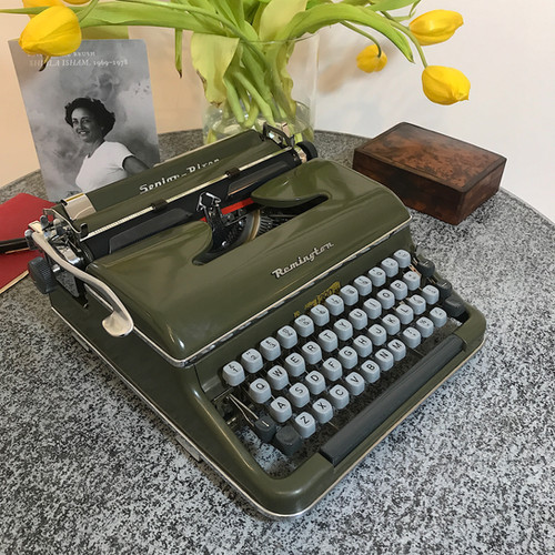 Remington Senior-Riter, Model 18, Typewriter 1960 Dutch Military | Acme ...