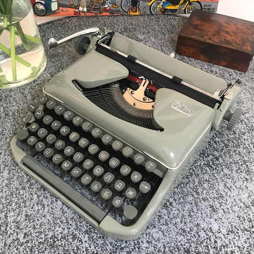 RESERVED! Cyrillic (Russian) Keyboard! 1955 Erika Model 11 Typewriter ...