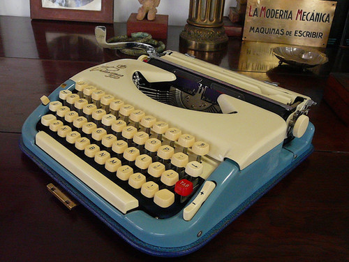 Princess 300 Typewriter 1964 | Acme Type Machines