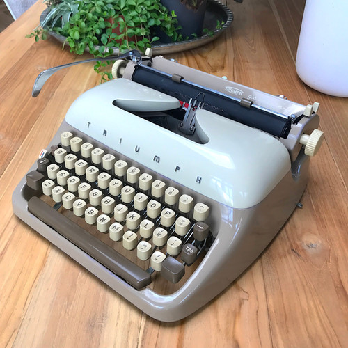 SORRY, SOLD! 1961 Triumph Gabriele-E Typewriter | Acme Type Machines