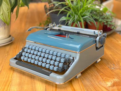 Blue Bird Typewriter (Model 18B) 1960 | Acme Type Machines