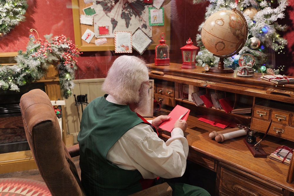 Is Your Name on Santa's Naughty or Nice List? Find Out With Dollywood’s ...