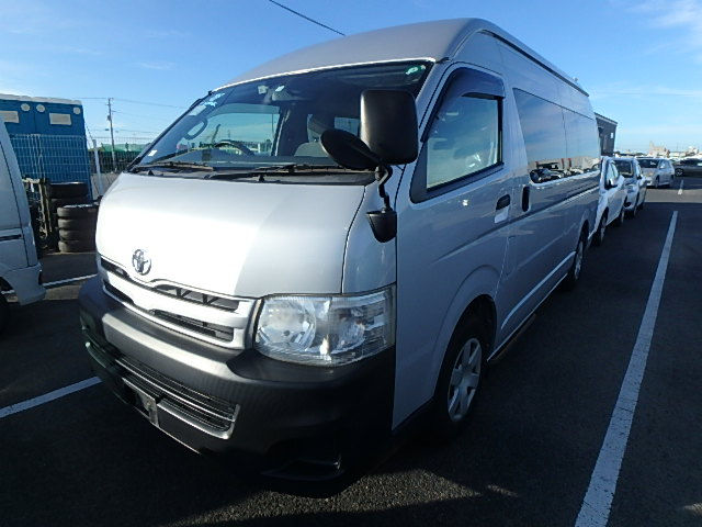 TOYOTA HiAce Commuter Year -2013 Cc - 3000 Color - Silver