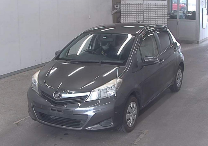 Toyota Vitz F Year - 2012 Cc -1300 Color - Grey
