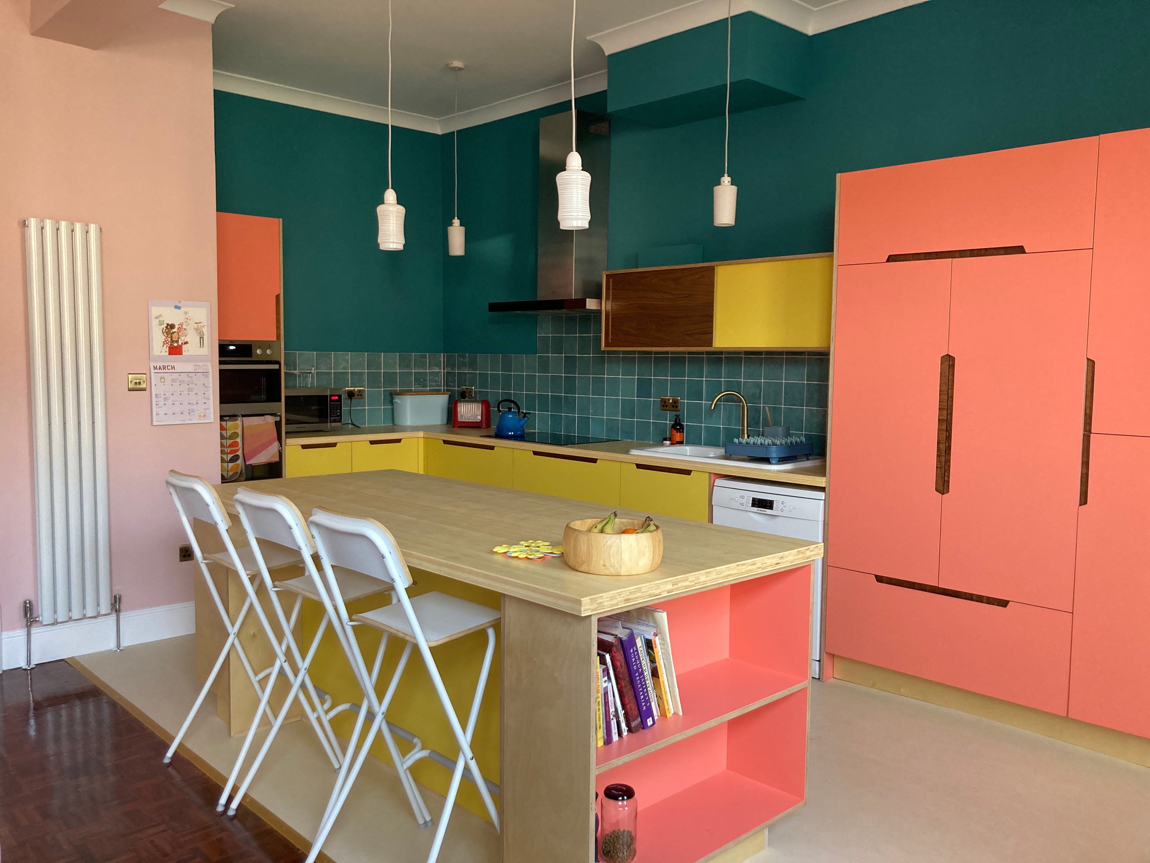 Colour block kitchen | freshstartliving