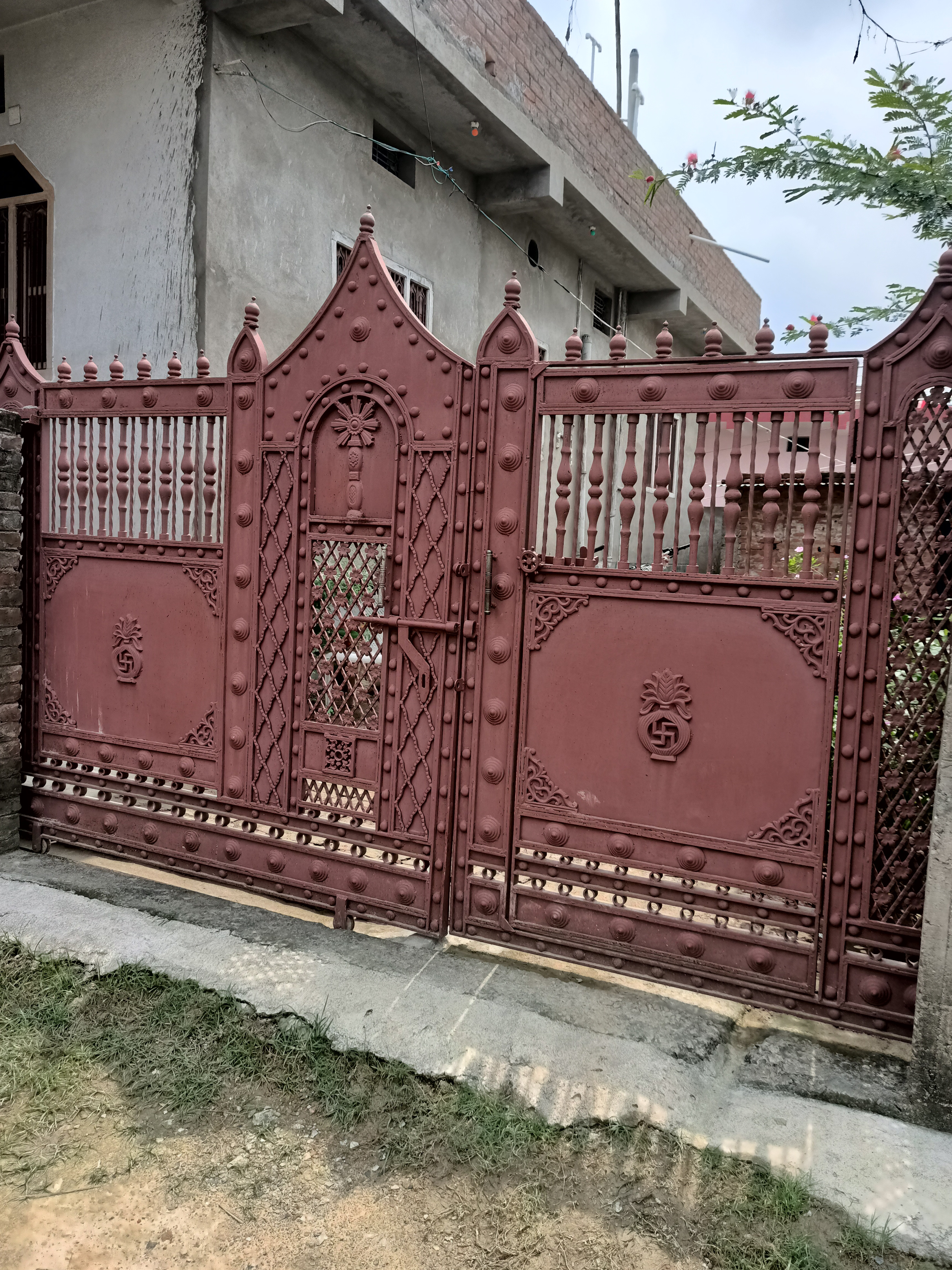 Iron main gates sliding design, Gate design for house front, लोहा गेट ...