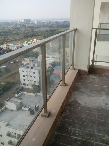 एल्युमिनियम ग्लास रेलिंग | Fabricator | Aluminum galss sitout railing ...