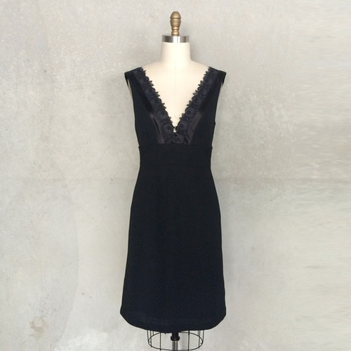 Lace décolleté empire line black dress | filomena-natale-Syd