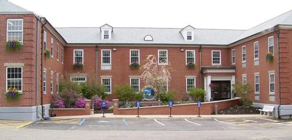 Portsmouth Naval Shipyard NGIS Helmsman Inn Kittery, ME| Featured Military Lodging Facility