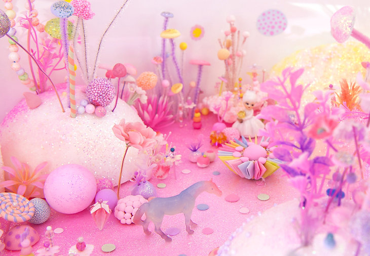 Tanya Schultz Installations with Candy - ArtPeople.Net