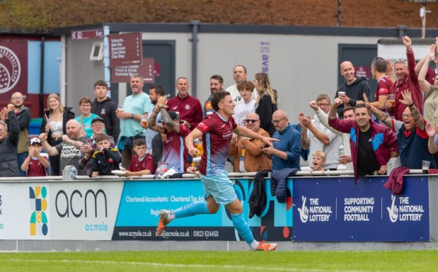 Archie Ferris Signs!