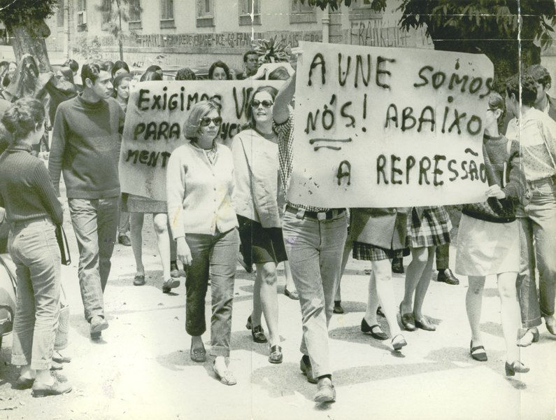 Revolucionar o mundo, reconstruir a vida: as esquerdas brasileiras dos ...