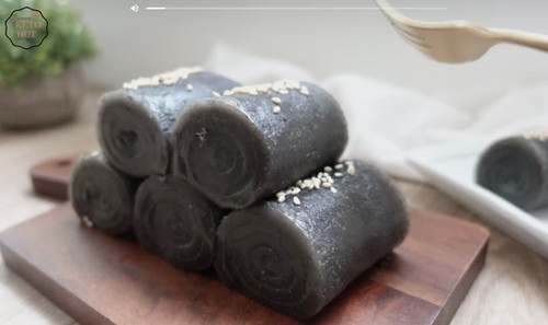 Petite Black Sesame Rolls | Petite Karb