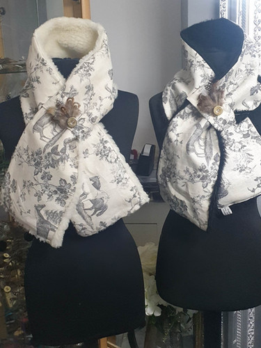 Snug scarf with this beautiful vintage horse design | My Site