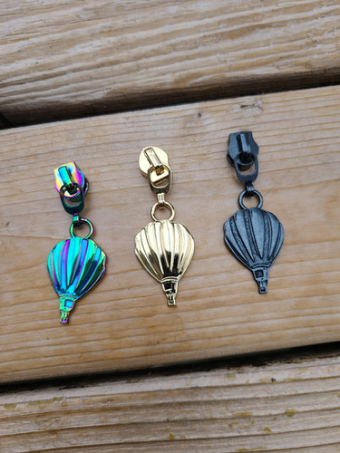 Hot air balloon #5 zipper pull | Renmae Designs