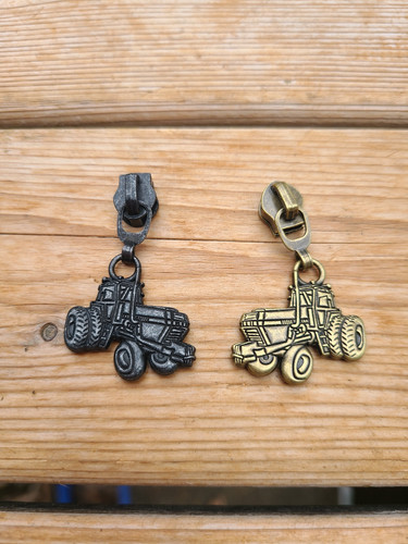 Tractor #5 zipper pull | Renmae Designs