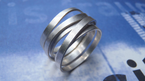 Anillo Enredado Infinito Listón - Joyería Minimalista Contemporánea en ...