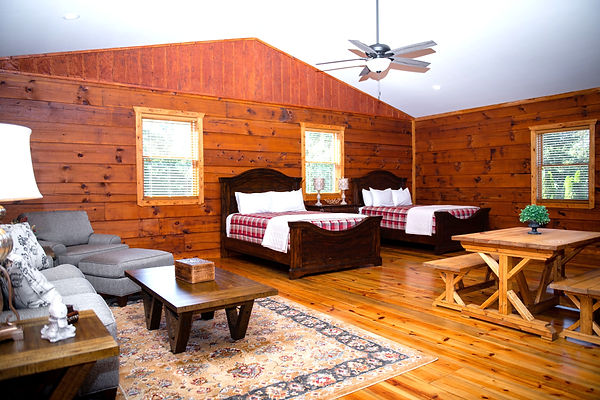 Queen Suites (2) | Fussell Estate