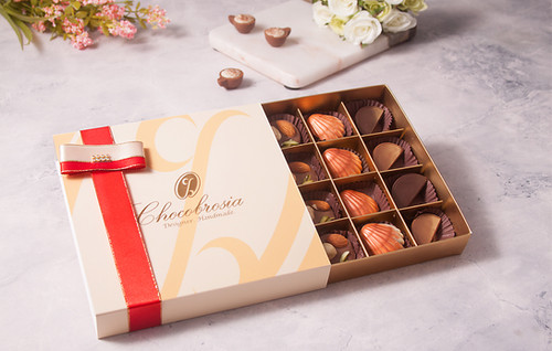 Signature Box (16 Chocolates) - Standard | Chocobrosia