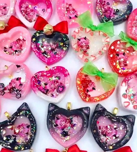 Mew Mew Resin Float Shaker | Cambrasine